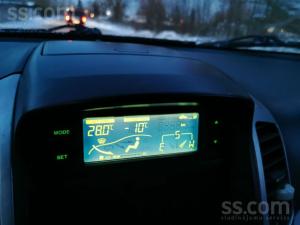 Black Chevrolet Captiva 2007 in Riga, with an engine capacity of 2.00 L and mileage of 243 thousand km for 1770 €, photo 16 on AUTOMOTO.COM.LV