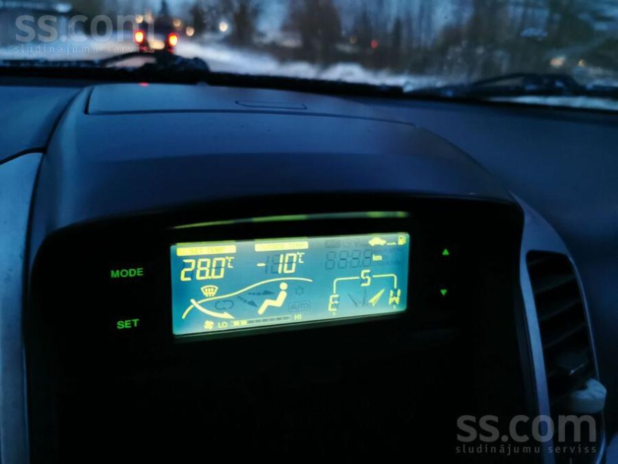 Black Chevrolet Captiva 2007 in Riga, with an engine capacity of 2.00 L and mileage of 243 thousand km for 1770 €, photo 16 on AUTOMOTO.COM.LV