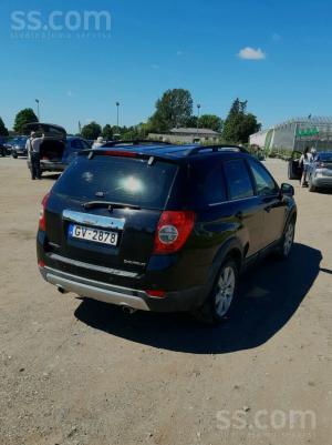 Melns Chevrolet Captiva 2007 Cēsis, ar dzinēja tilpumu 2.00 L un nobraukumu 256 tūkst. km par 3000 €, foto 5 vietnē AUTOMOTO.COM.LV