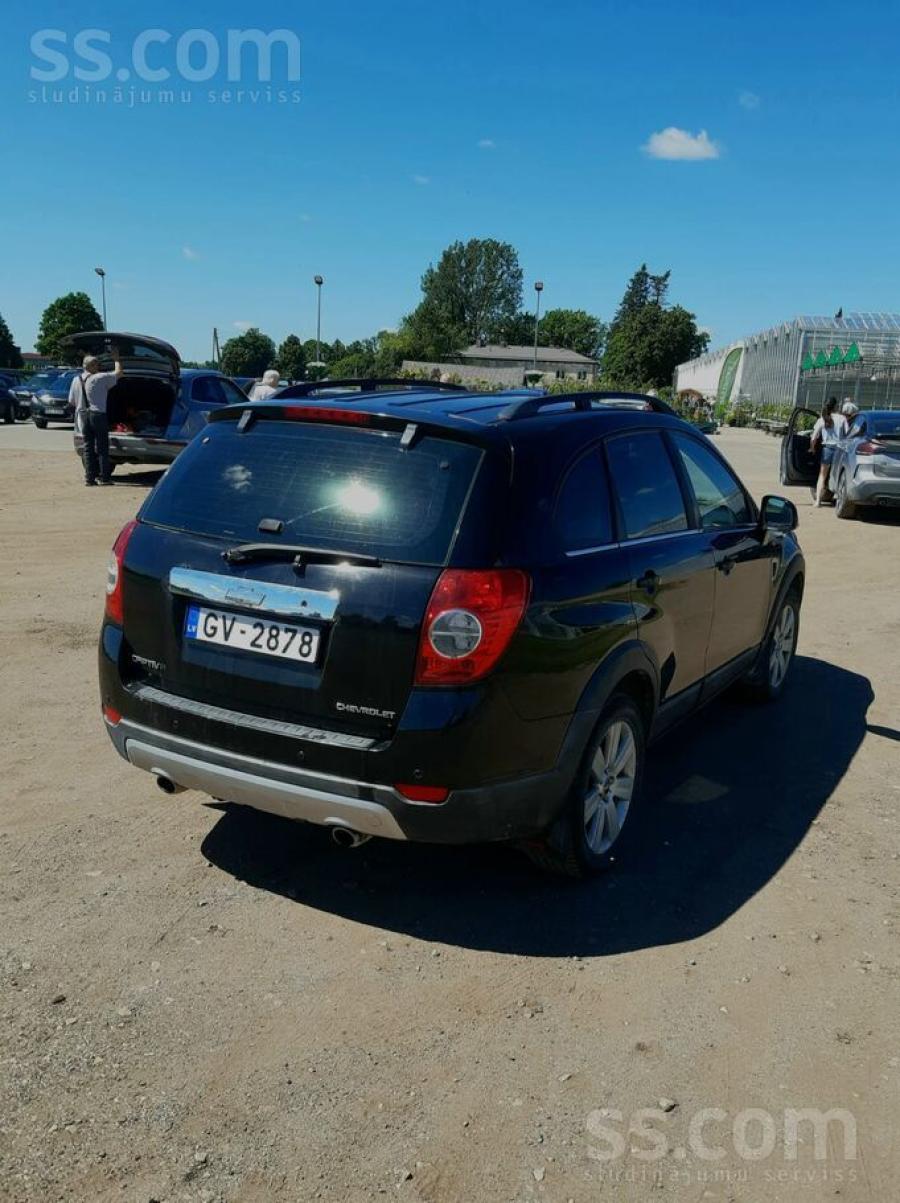 Melns Chevrolet Captiva 2007 Cēsis, ar dzinēja tilpumu 2.00 L un nobraukumu 256 tūkst. km par 3000 €, foto 5 vietnē AUTOMOTO.COM.LV