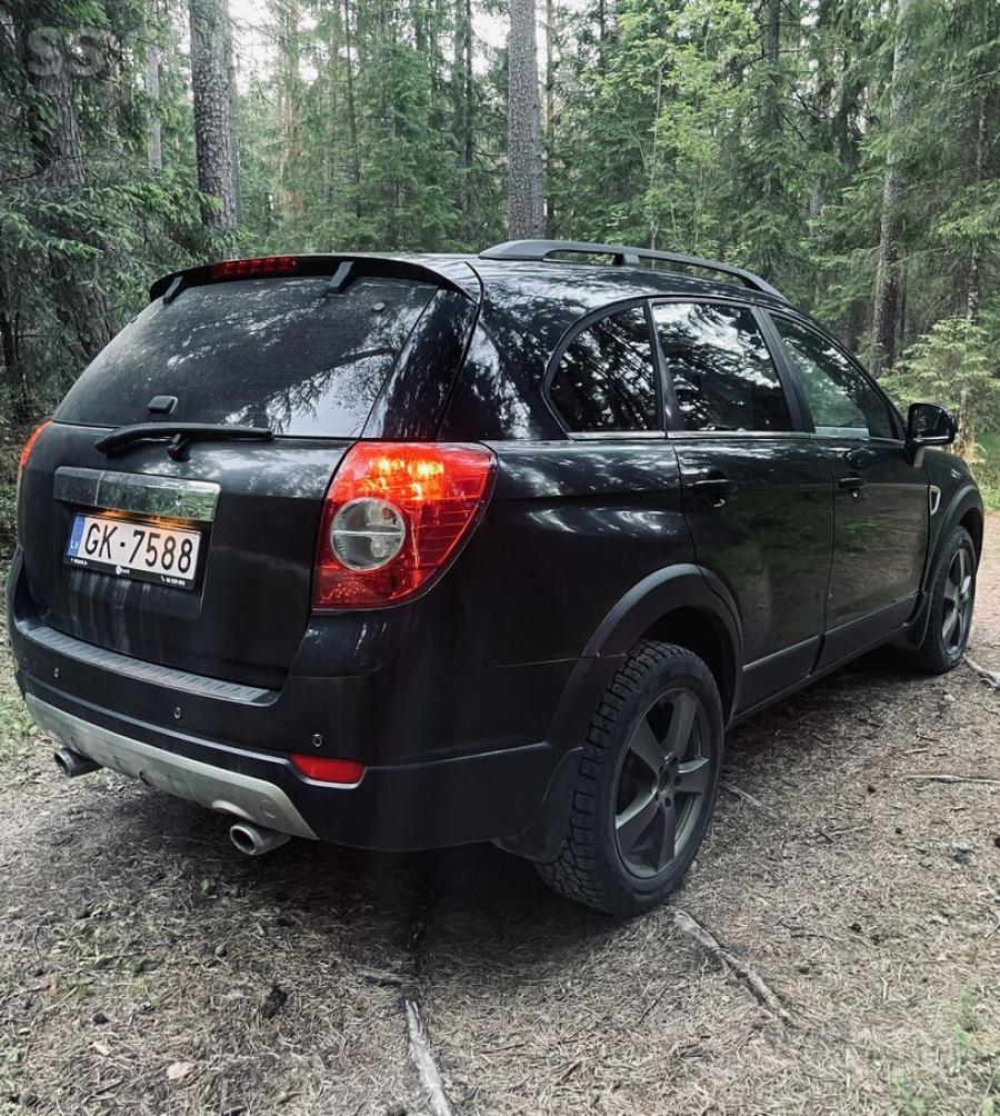 Black Chevrolet Captiva 2007 in Riga, with an engine capacity of 2.00 L and mileage of 385 thousand km for 2250 €, photo 5 on AUTOMOTO.COM.LV