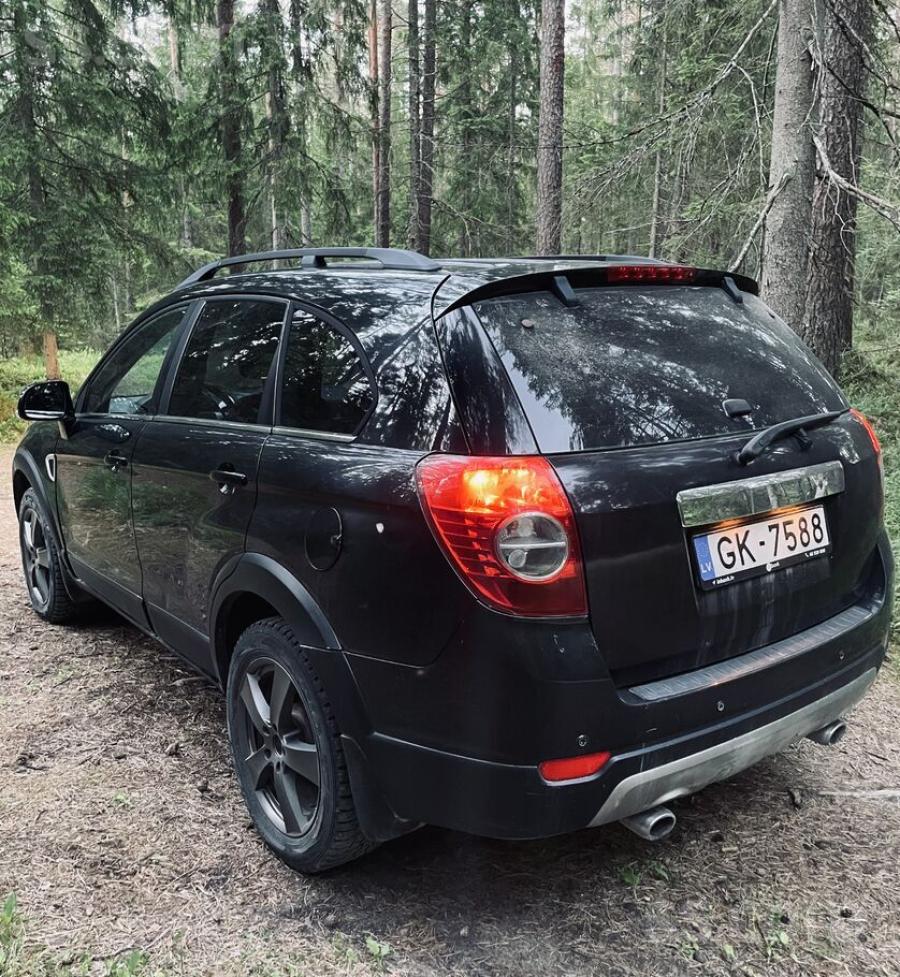 Black Chevrolet Captiva 2007 in Riga, with an engine capacity of 2.00 L and mileage of 385 thousand km for 2250 €, photo 6 on AUTOMOTO.COM.LV