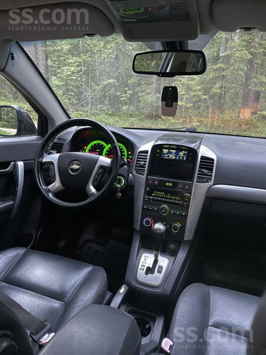 Black Chevrolet Captiva 2007 in Riga, with an engine capacity of 2.00 L and mileage of 385 thousand km for 2250 €, photo 10 on AUTOMOTO.COM.LV