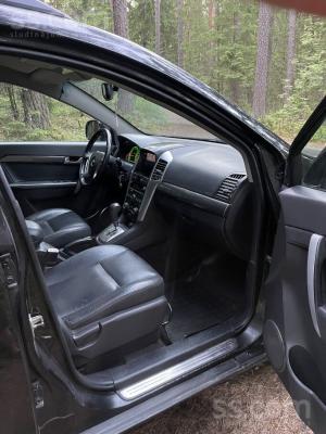 Black Chevrolet Captiva 2007 in Riga, with an engine capacity of 2.00 L and mileage of 385 thousand km for 2250 €, photo 13 on AUTOMOTO.COM.LV