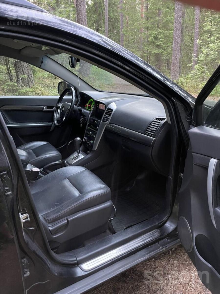 Black Chevrolet Captiva 2007 in Riga, with an engine capacity of 2.00 L and mileage of 385 thousand km for 2250 €, photo 13 on AUTOMOTO.COM.LV