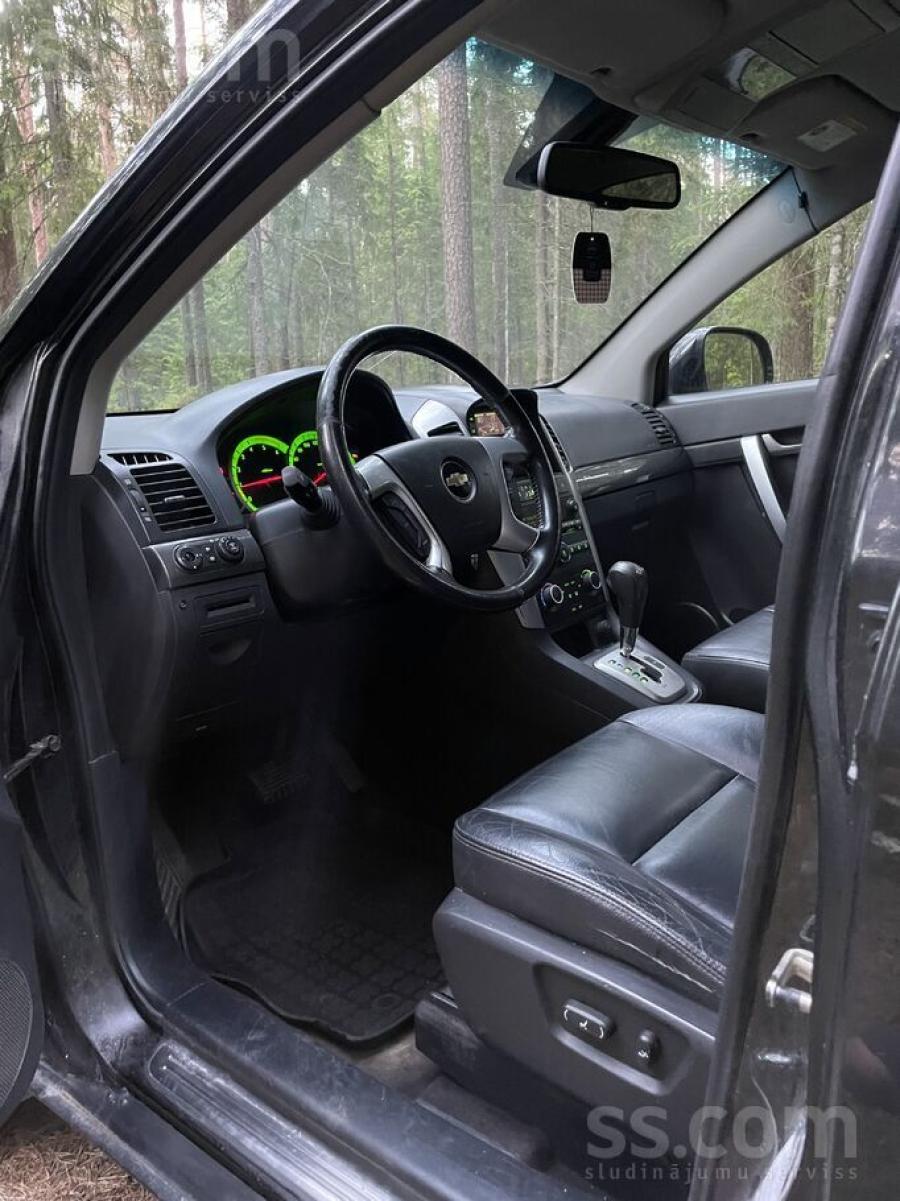 Black Chevrolet Captiva 2007 in Riga, with an engine capacity of 2.00 L and mileage of 385 thousand km for 2250 €, photo 14 on AUTOMOTO.COM.LV