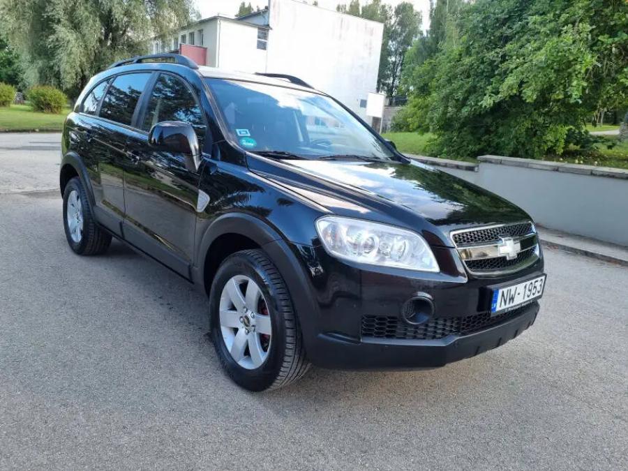 Black Chevrolet Captiva 2007 in Jekabpils, with an engine capacity of 2.00 L and mileage of 291 thousand km for 4650 €, photo 4 on AUTOMOTO.COM.LV