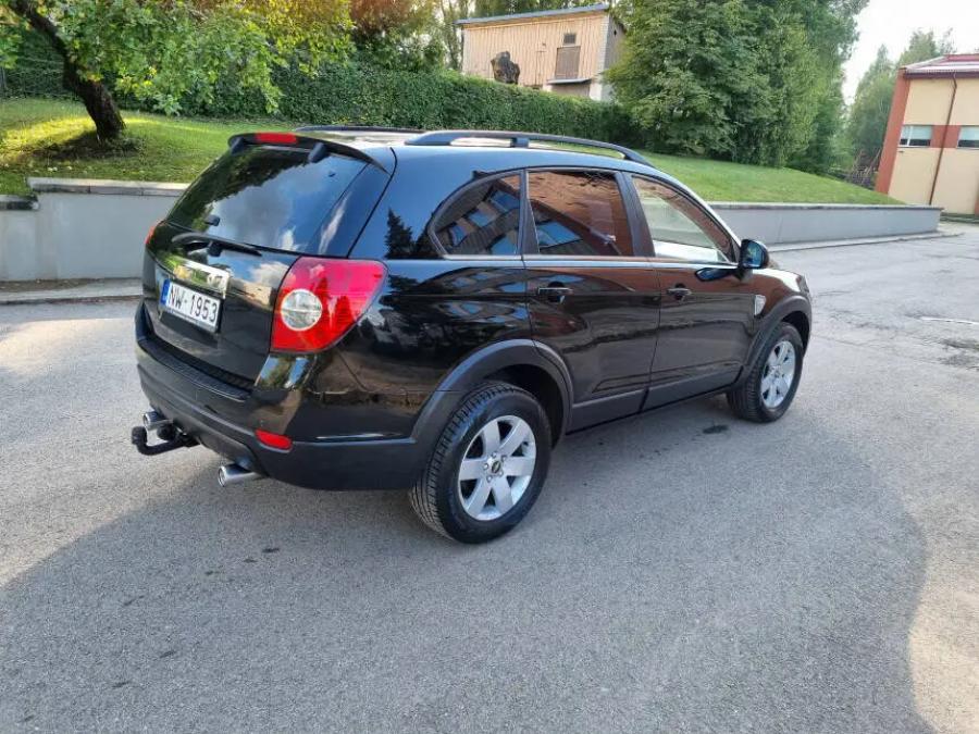 Black Chevrolet Captiva 2007 in Jekabpils, with an engine capacity of 2.00 L and mileage of 291 thousand km for 4650 €, photo 6 on AUTOMOTO.COM.LV