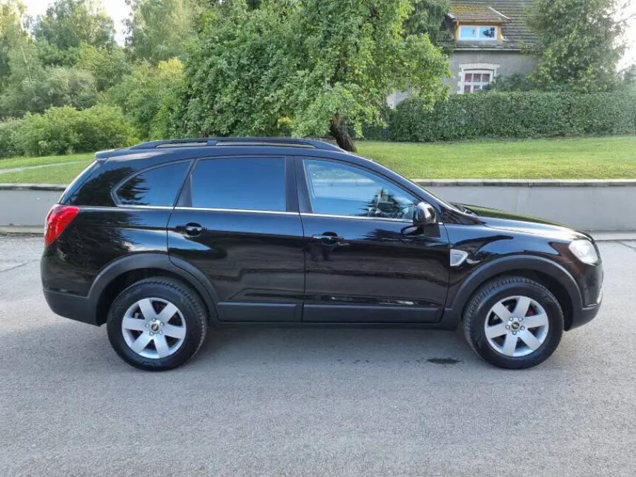 Black Chevrolet Captiva 2007 in Jekabpils, with an engine capacity of 2.00 L and mileage of 291 thousand km for 4650 €, photo 7 on AUTOMOTO.COM.LV