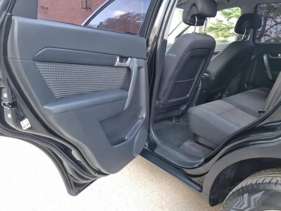 Black Chevrolet Captiva 2007 in Jekabpils, with an engine capacity of 2.00 L and mileage of 291 thousand km for 4650 €, photo 14 on AUTOMOTO.COM.LV