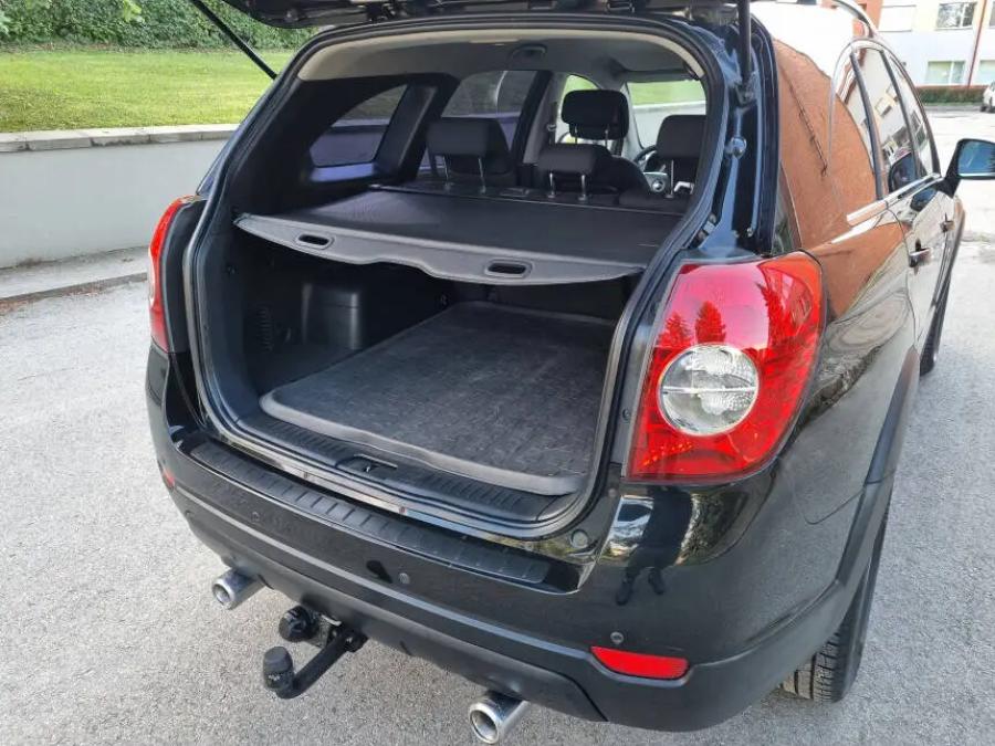 Black Chevrolet Captiva 2007 in Jekabpils, with an engine capacity of 2.00 L and mileage of 291 thousand km for 4650 €, photo 15 on AUTOMOTO.COM.LV