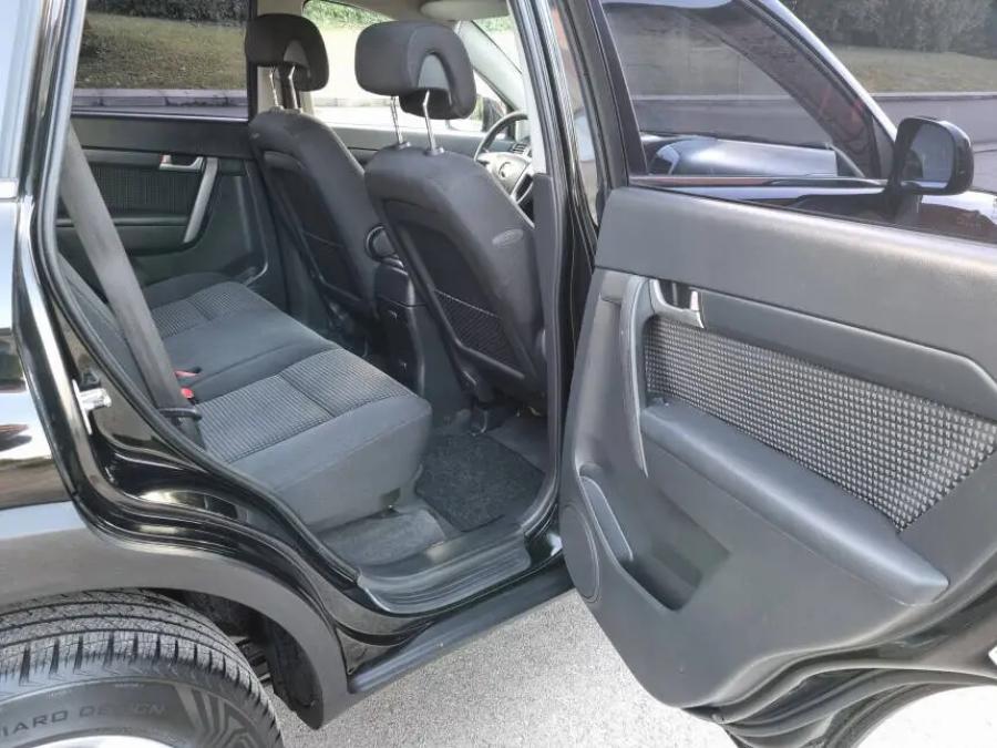 Black Chevrolet Captiva 2007 in Jekabpils, with an engine capacity of 2.00 L and mileage of 291 thousand km for 4650 €, photo 16 on AUTOMOTO.COM.LV