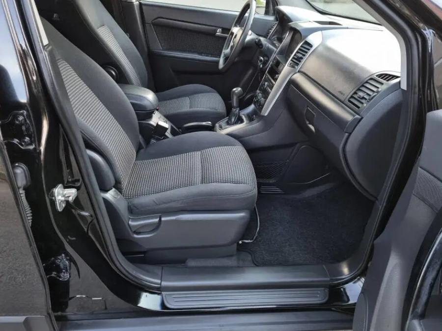 Black Chevrolet Captiva 2007 in Jekabpils, with an engine capacity of 2.00 L and mileage of 291 thousand km for 4650 €, photo 23 on AUTOMOTO.COM.LV
