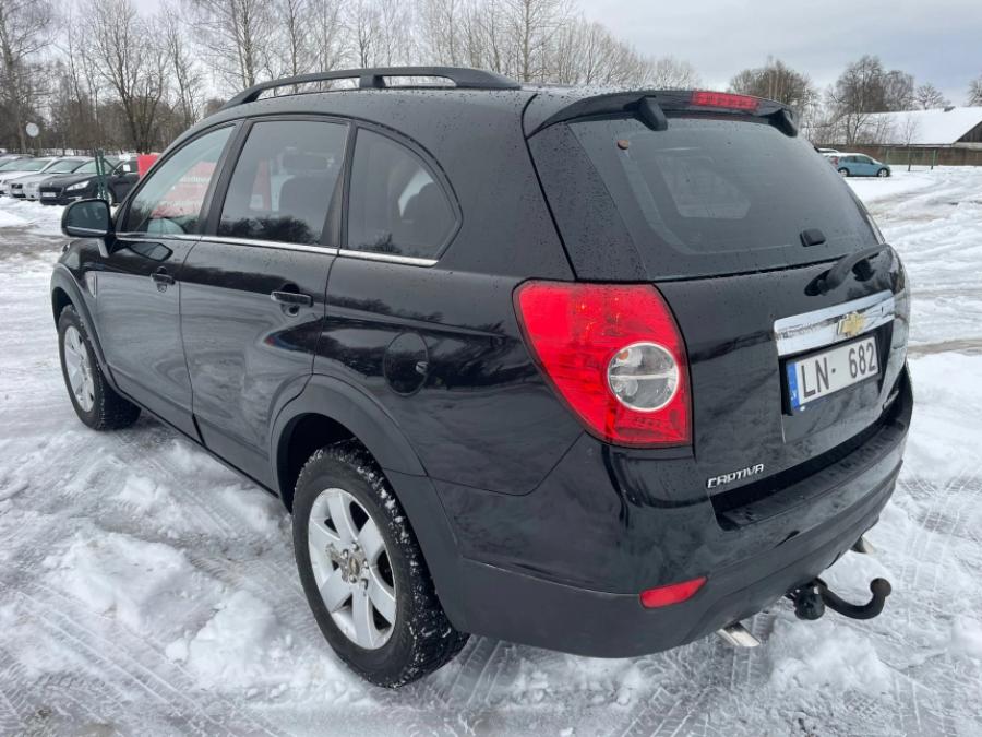 Melns Chevrolet Captiva 2007 Rīga, ar dzinēja tilpumu 2.00 L un nobraukumu 247 tūkst. km par 4750 €, foto 3 vietnē AUTOMOTO.COM.LV