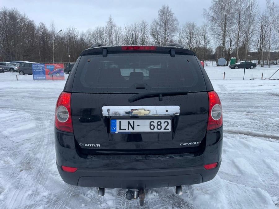 Melns Chevrolet Captiva 2007 Rīga, ar dzinēja tilpumu 2.00 L un nobraukumu 247 tūkst. km par 4750 €, foto 4 vietnē AUTOMOTO.COM.LV