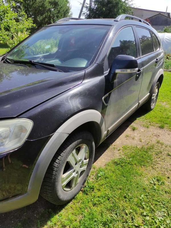 Melns Chevrolet Captiva 2007 Panevēža, ar dzinēja tilpumu 1.99 L un nobraukumu 330 tūkst. km par 1200 €, foto 1 vietnē AUTOMOTO.COM.LV