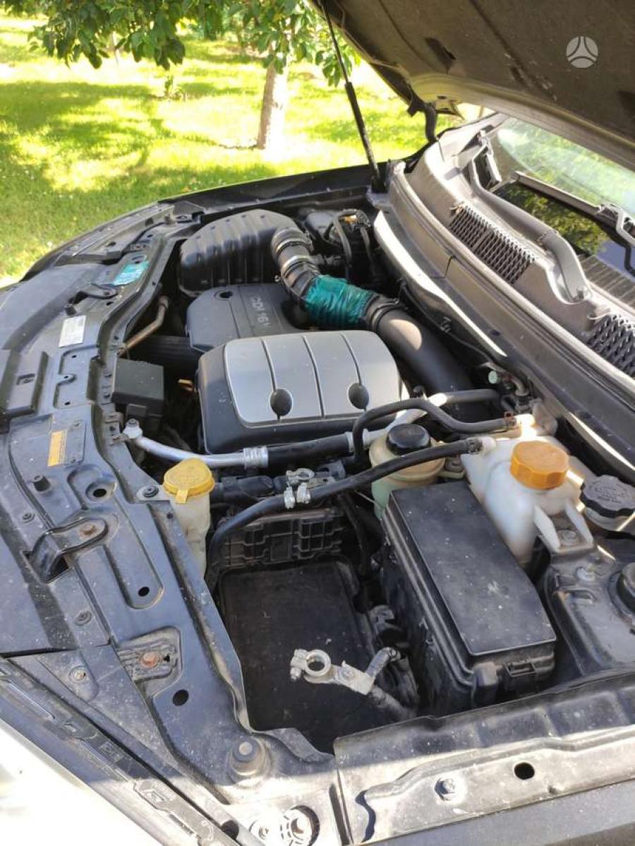 Black Chevrolet Captiva 2007 in Panevezys, with an engine capacity of 1.99 L and mileage of 330 thousand km for 1200 €, photo 3 on AUTOMOTO.COM.LV