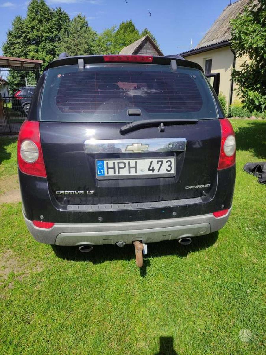 Black Chevrolet Captiva 2007 in Panevezys, with an engine capacity of 1.99 L and mileage of 330 thousand km for 1200 €, photo 8 on AUTOMOTO.COM.LV
