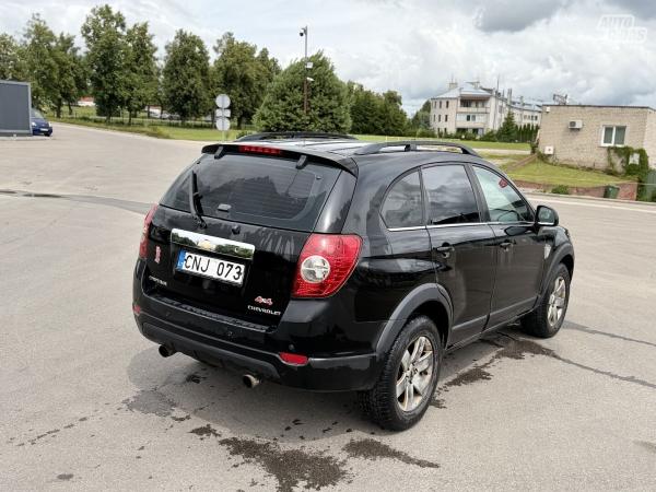 Black Chevrolet Captiva 2007 in Kaunas, with an engine capacity of 2.00 L and mileage of 350 thousand km for 1750 €, photo 10 on AUTOMOTO.COM.LV