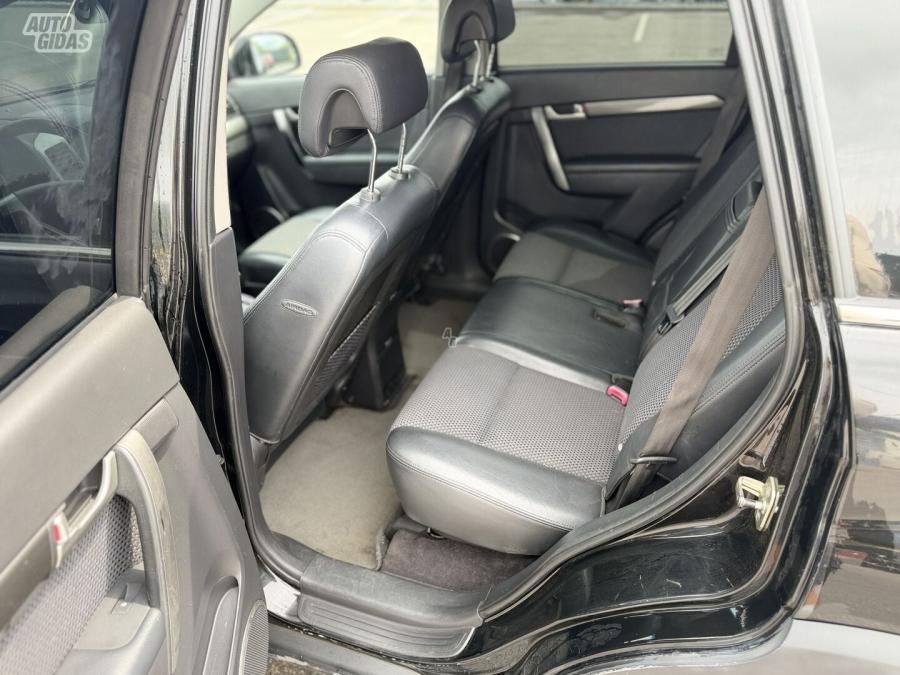 Melns Chevrolet Captiva 2007 Kauņa, ar dzinēja tilpumu 2.00 L un nobraukumu 350 tūkst. km par 1750 €, foto 16 vietnē AUTOMOTO.COM.LV