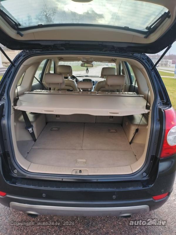 Melns Chevrolet Captiva 2007 Tallina, ar dzinēja tilpumu 2.00 L un nobraukumu 0 tūkst. km par 4000 €, foto 4 vietnē AUTOMOTO.COM.LV