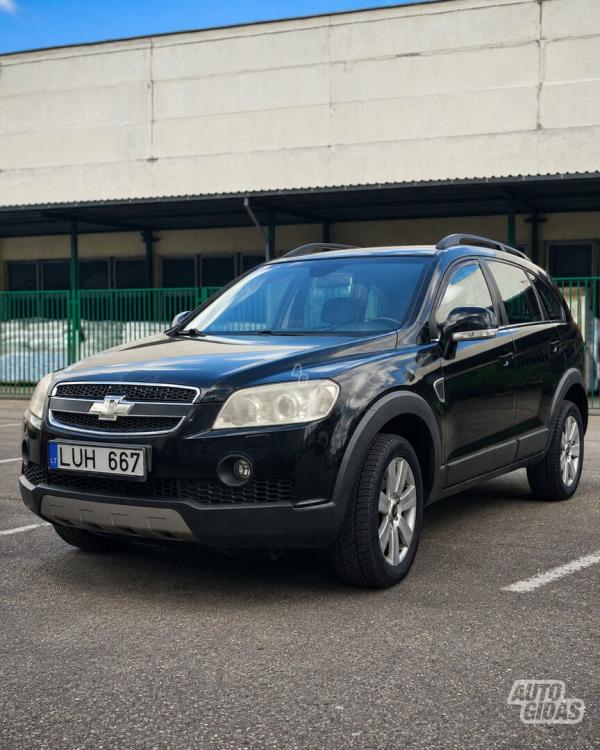 Black Chevrolet Captiva 2007 in Vilnius, with an engine capacity of 2.00 L and mileage of 321 thousand km for 3150 €, photo 1 on AUTOMOTO.COM.LV