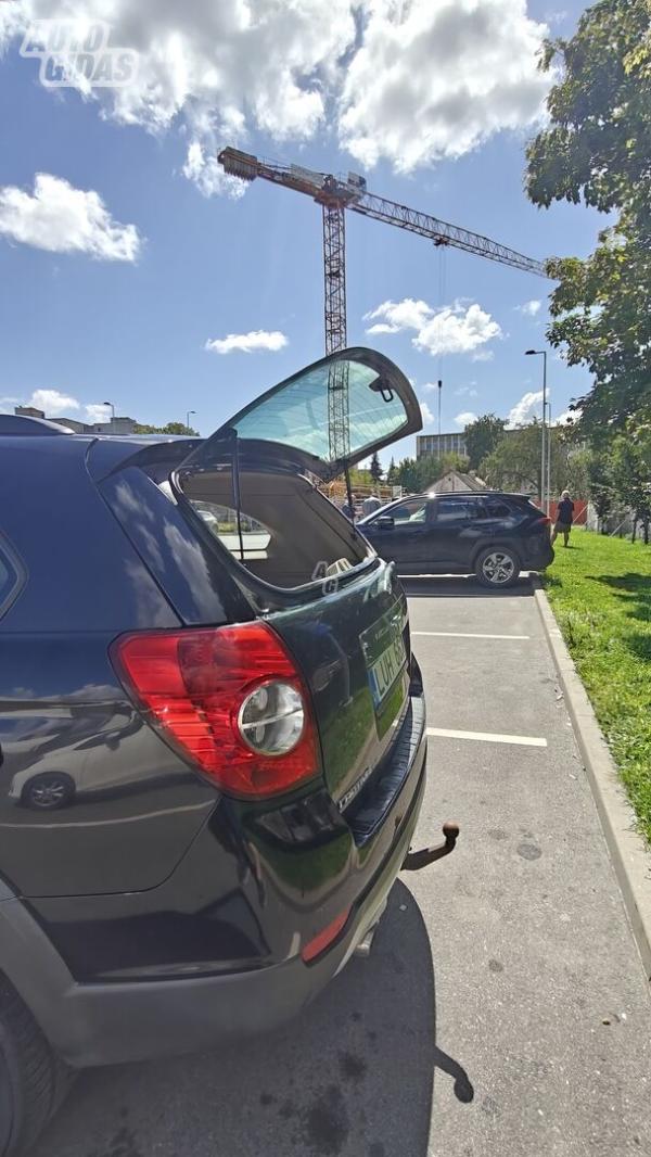 Black Chevrolet Captiva 2007 in Vilnius, with an engine capacity of 2.00 L and mileage of 321 thousand km for 3150 €, photo 4 on AUTOMOTO.COM.LV