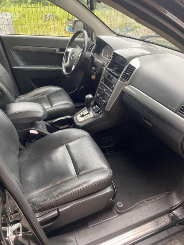 Black Chevrolet Captiva 2007 in Silute, with an engine capacity of 0.00 L and mileage of 333 thousand km for 2500 €, photo 6 on AUTOMOTO.COM.LV