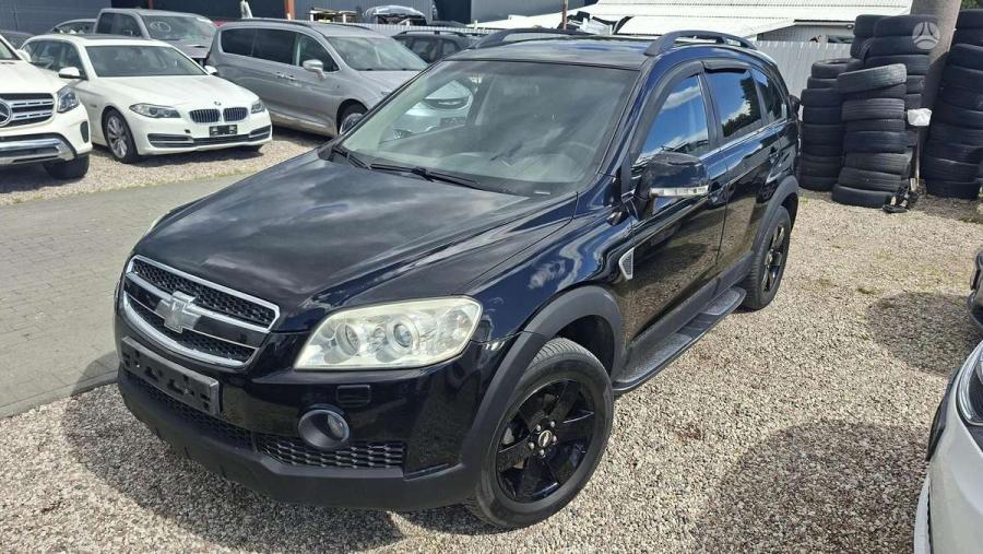 Black Chevrolet Captiva 2007 in Kaunas, with an engine capacity of 2.00 L and mileage of 260 thousand km for 3700 €, photo 1 on AUTOMOTO.COM.LV