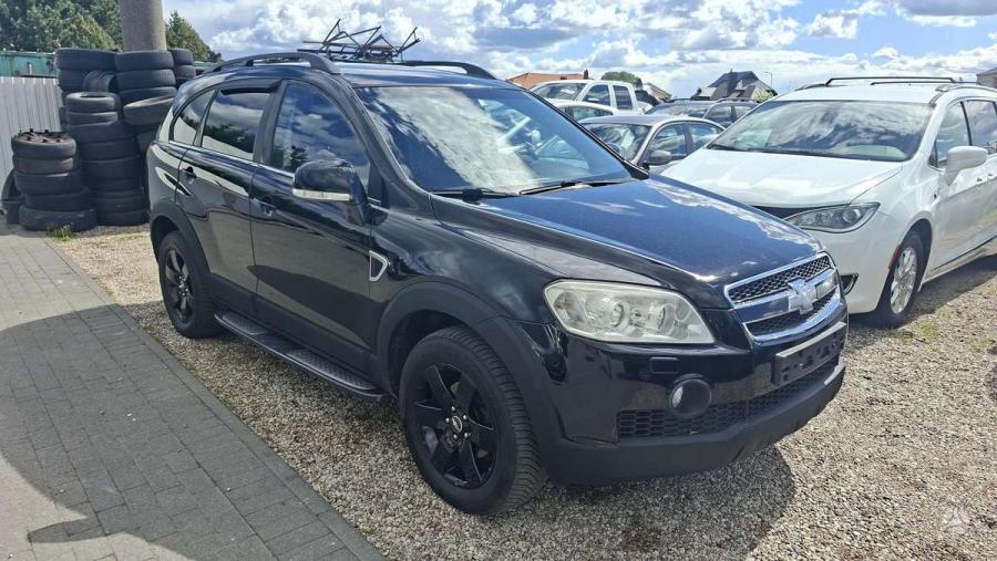 Black Chevrolet Captiva 2007 in Kaunas, with an engine capacity of 2.00 L and mileage of 260 thousand km for 3700 €, photo 6 on AUTOMOTO.COM.LV