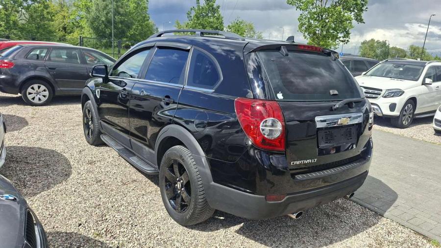 Black Chevrolet Captiva 2007 in Kaunas, with an engine capacity of 2.00 L and mileage of 260 thousand km for 3700 €, photo 10 on AUTOMOTO.COM.LV