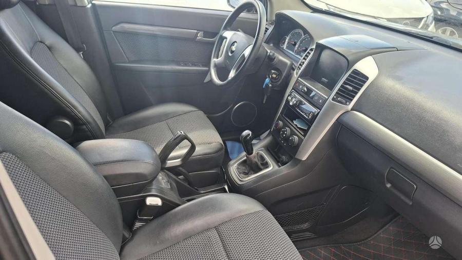 Black Chevrolet Captiva 2007 in Kaunas, with an engine capacity of 2.00 L and mileage of 260 thousand km for 3700 €, photo 13 on AUTOMOTO.COM.LV