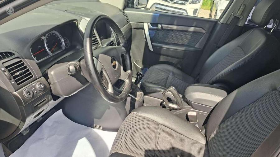Black Chevrolet Captiva 2007 in Kaunas, with an engine capacity of 2.00 L and mileage of 260 thousand km for 3700 €, photo 16 on AUTOMOTO.COM.LV