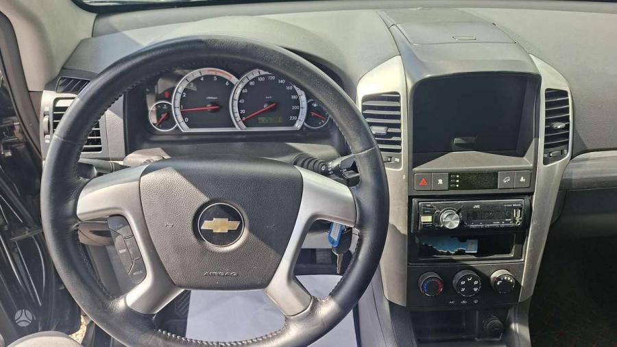 Black Chevrolet Captiva 2007 in Kaunas, with an engine capacity of 2.00 L and mileage of 260 thousand km for 3700 €, photo 17 on AUTOMOTO.COM.LV