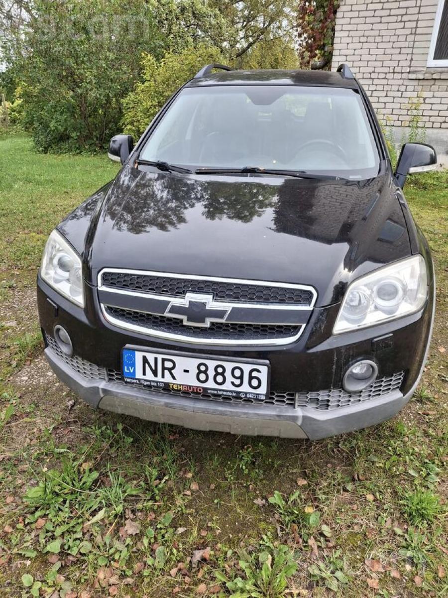 Black Chevrolet Captiva 2007 in Ogre, with an engine capacity of 2.00 L and mileage of 350 thousand km for 1300 €, photo 3 on AUTOMOTO.COM.LV