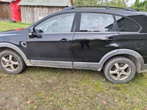 Black Chevrolet Captiva 2007 in Ogre, with an engine capacity of 2.00 L and mileage of 350 thousand km for 1300 €, photo 4 on AUTOMOTO.COM.LV