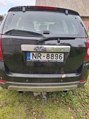 Black Chevrolet Captiva 2007 in Ogre, with an engine capacity of 2.00 L and mileage of 350 thousand km for 1300 €, photo 5 on AUTOMOTO.COM.LV