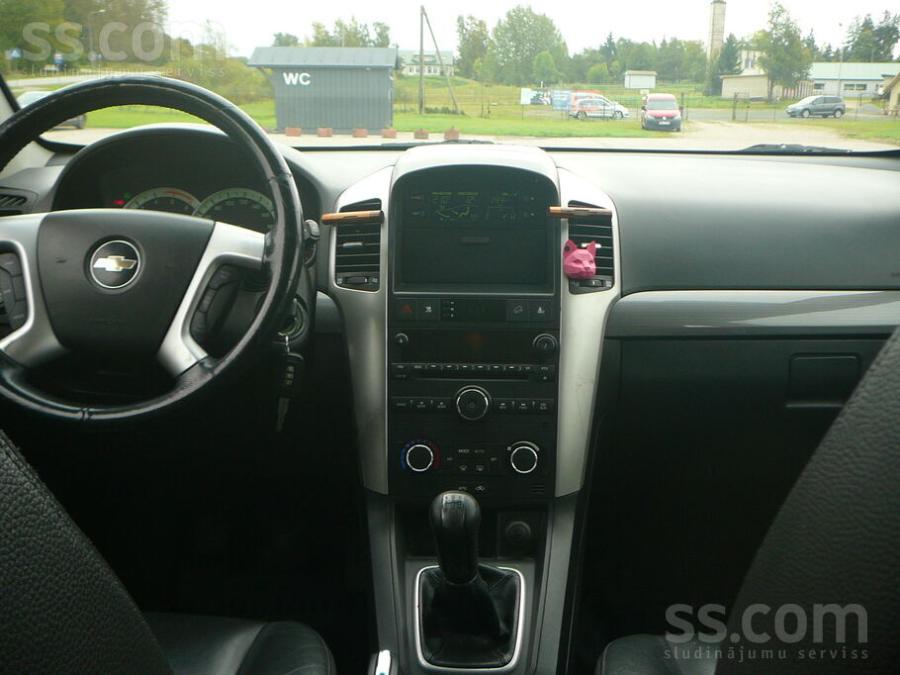 Melns Chevrolet Captiva 2007 Cēsis, ar dzinēja tilpumu 2.00 L un nobraukumu 263 tūkst. km par 2350 €, foto 12 vietnē AUTOMOTO.COM.LV