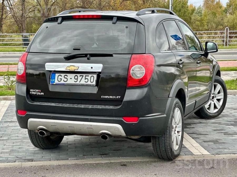 Melns Chevrolet Captiva 2007 Jelgava, ar dzinēja tilpumu 2.00 L un nobraukumu 235 tūkst. km par 2550 €, foto 4 vietnē AUTOMOTO.COM.LV