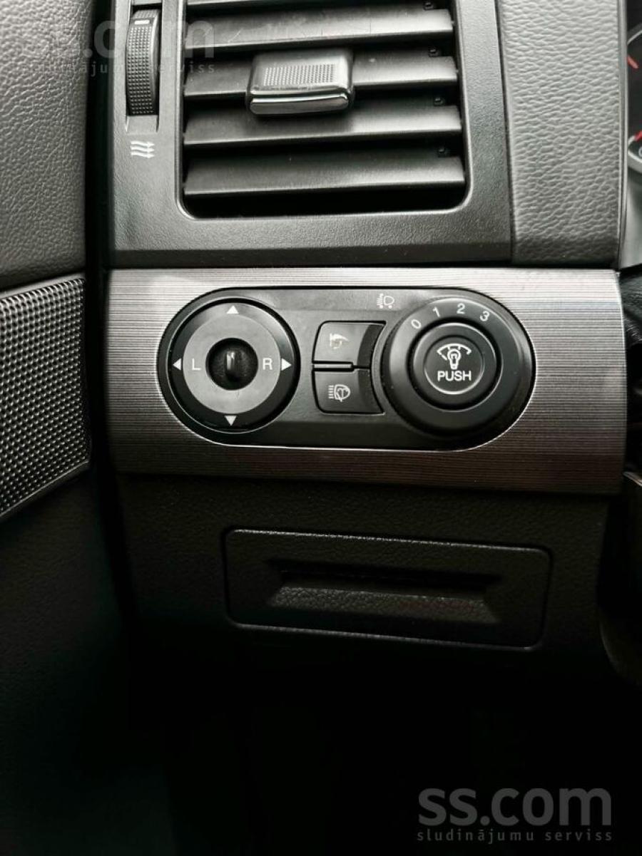 Melns Chevrolet Captiva 2007 Jelgava, ar dzinēja tilpumu 2.00 L un nobraukumu 235 tūkst. km par 2550 €, foto 18 vietnē AUTOMOTO.COM.LV