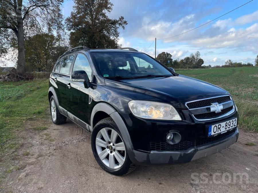 Melns Chevrolet Captiva 2007 Tukums, ar dzinēja tilpumu 2.00 L un nobraukumu 227 tūkst. km par 3650 €, foto 3 vietnē AUTOMOTO.COM.LV