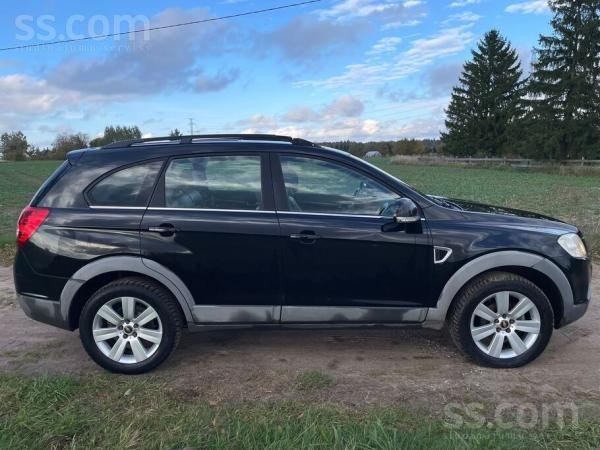 Melns Chevrolet Captiva 2007 Tukums, ar dzinēja tilpumu 2.00 L un nobraukumu 227 tūkst. km par 3650 €, foto 5 vietnē AUTOMOTO.COM.LV