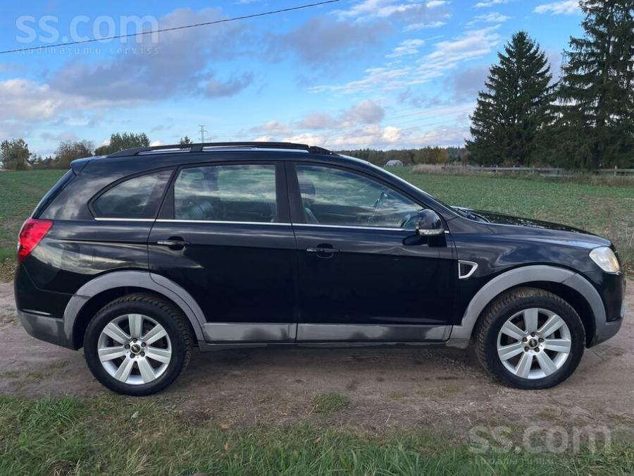 Melns Chevrolet Captiva 2007 Tukums, ar dzinēja tilpumu 2.00 L un nobraukumu 227 tūkst. km par 3650 €, foto 5 vietnē AUTOMOTO.COM.LV