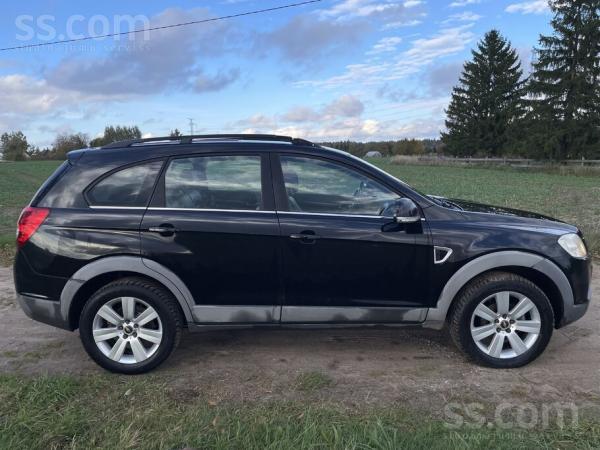 Black Chevrolet Captiva 2007 in Tukums, with an engine capacity of 2.00 L and mileage of 227 thousand km for 3650 €, photo 5 on AUTOMOTO.COM.LV