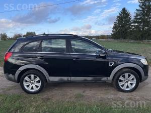 Melns Chevrolet Captiva 2007 Tukums, ar dzinēja tilpumu 2.00 L un nobraukumu 227 tūkst. km par 3650 €, foto 5 vietnē AUTOMOTO.COM.LV
