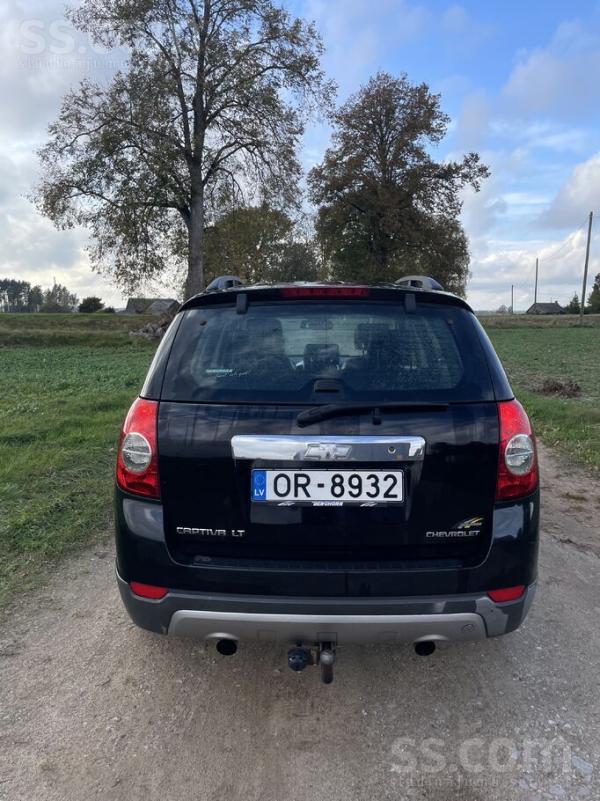 Black Chevrolet Captiva 2007 in Tukums, with an engine capacity of 2.00 L and mileage of 227 thousand km for 3650 €, photo 6 on AUTOMOTO.COM.LV