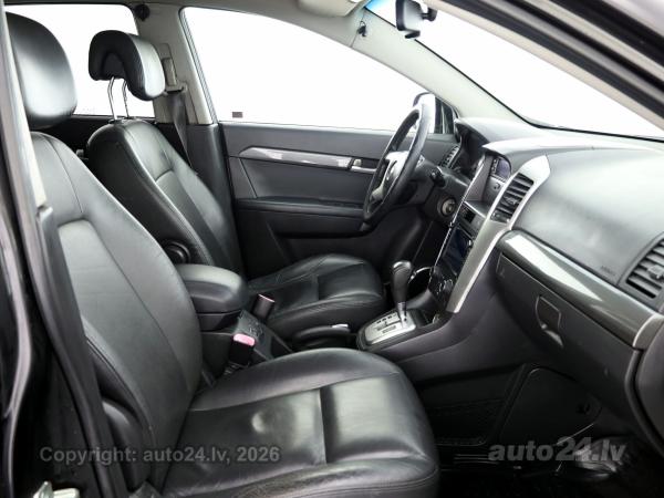Black Chevrolet Captiva 2007 in Tallinn, with an engine capacity of 2.00 L and mileage of 247 thousand km for 1499 €, photo 7 on AUTOMOTO.COM.LV