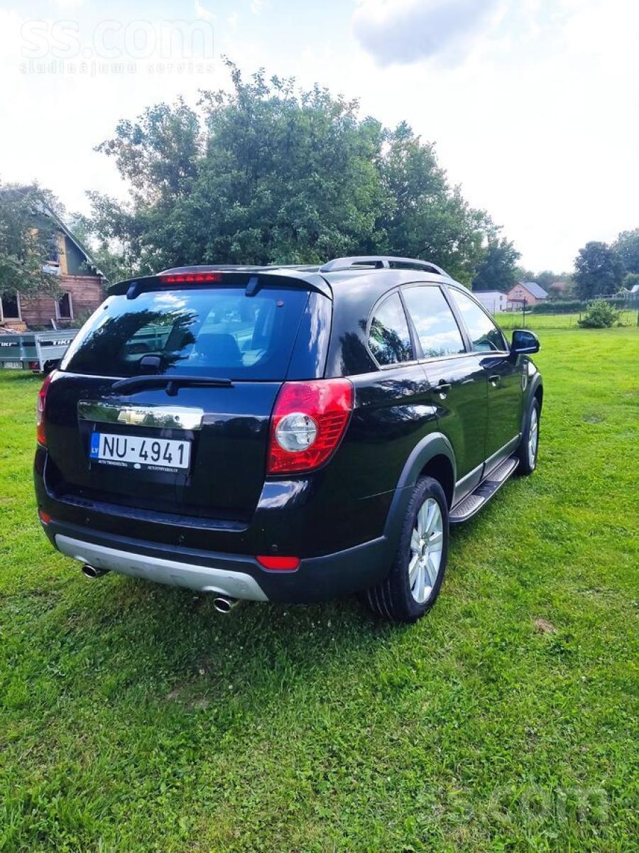 Black Chevrolet Captiva 2008 in Bauska, with an engine capacity of 2.00 L and mileage of 235 thousand km for 3850 €, photo 2 on AUTOMOTO.COM.LV
