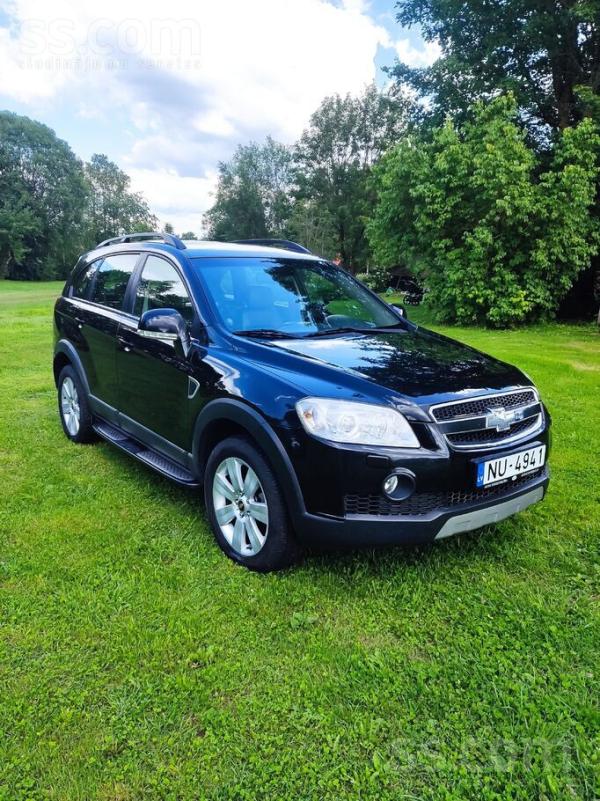 Black Chevrolet Captiva 2008 in Bauska, with an engine capacity of 2.00 L and mileage of 235 thousand km for 3850 €, photo 3 on AUTOMOTO.COM.LV