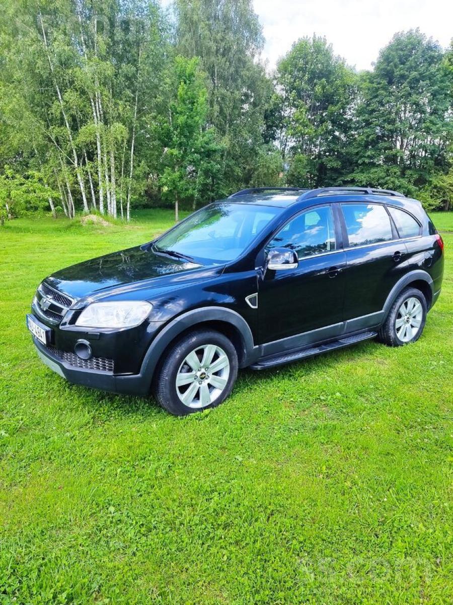 Black Chevrolet Captiva 2008 in Bauska, with an engine capacity of 2.00 L and mileage of 235 thousand km for 3850 €, photo 4 on AUTOMOTO.COM.LV